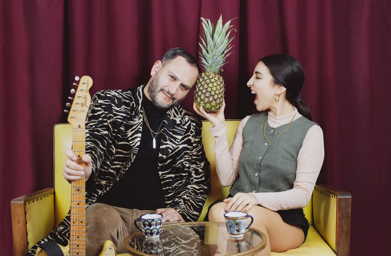 El romance y el ritmo se unen en "La Piña" junto a Nico Rojo y María ...