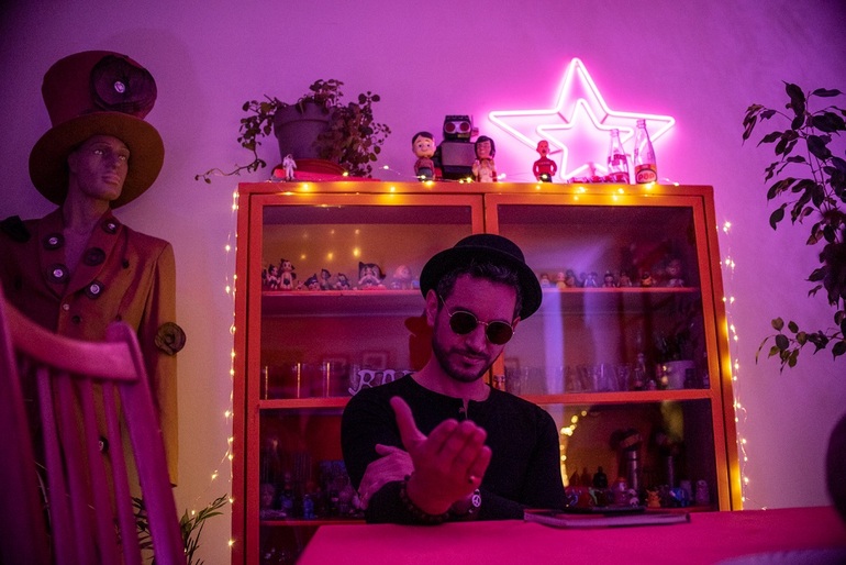 CHEO presenta el videoclip del single “Dime”, una emocionante historia ...